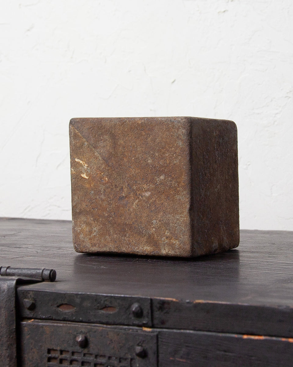 Old Square Iron Object – diorama